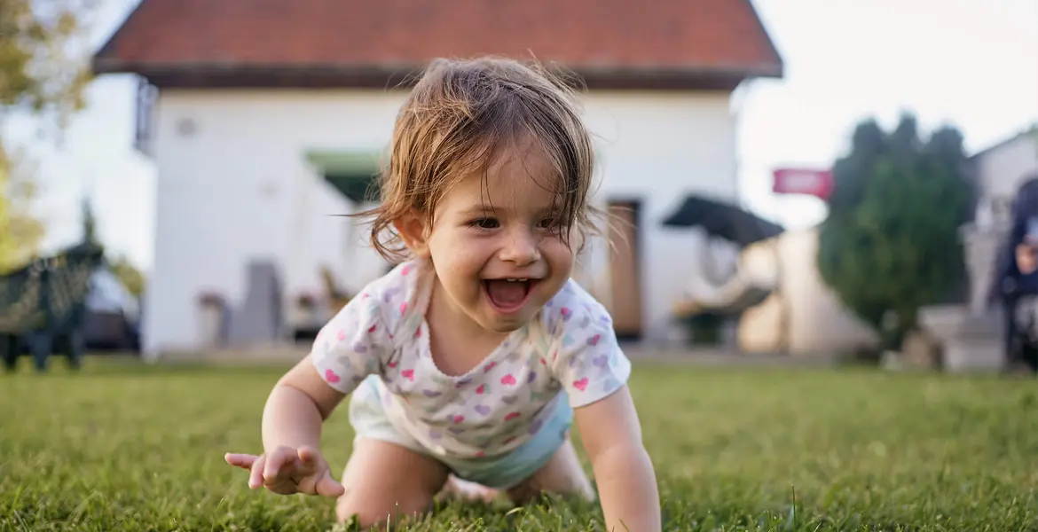 ¿Cuándo empieza a gatear un bebé? Los primeros pasos - Blog de Occident
